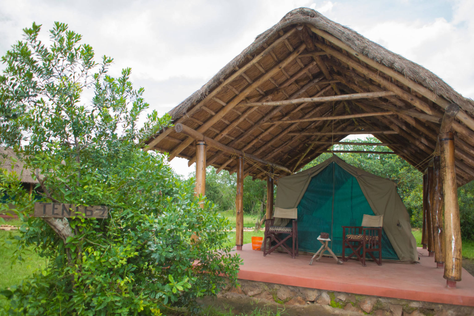 The Bush Lodge - Gorillatours.com